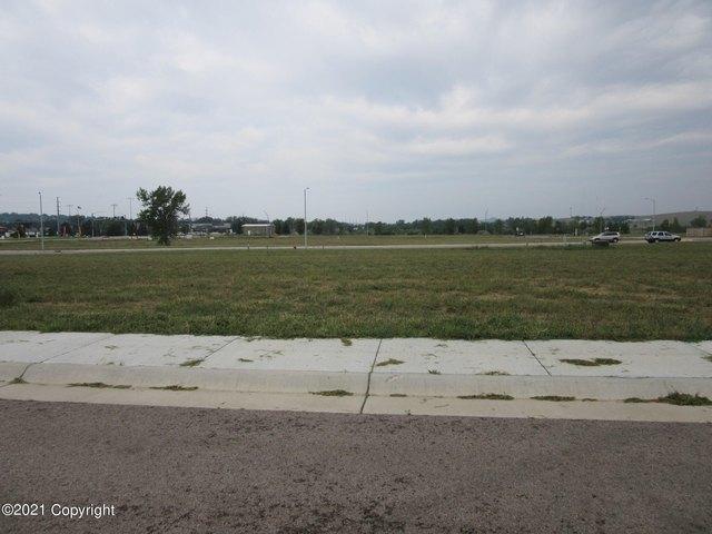 705 Lakeland Hills Dr, Gillette, WY 82716