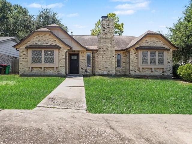 705 Meadowlark Ln, Baytown, TX 77521