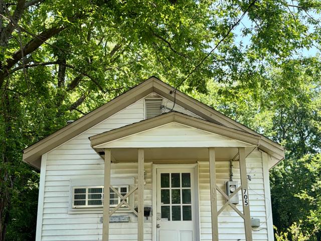 705 N 9th St
