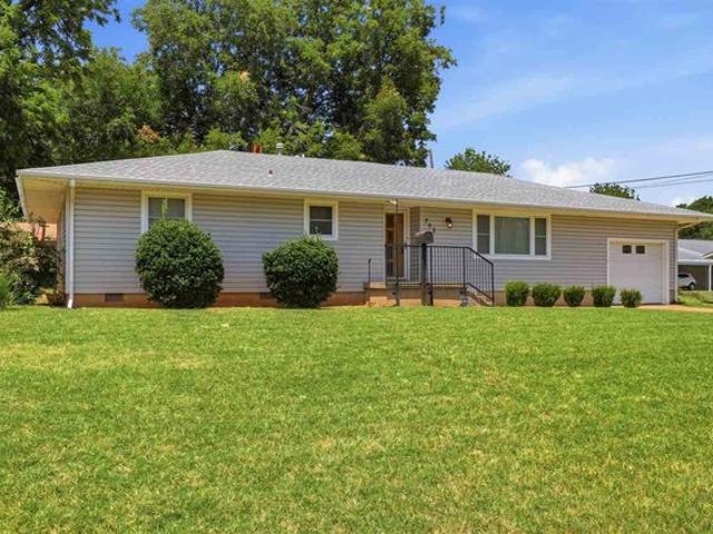 705 N 11th St, Perry, OK 73077