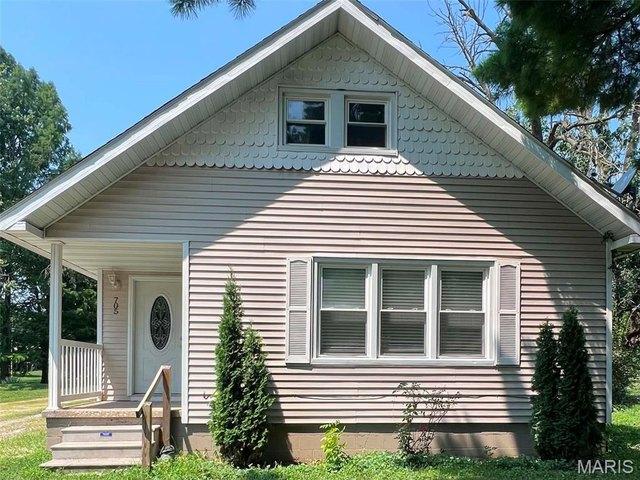 705 N Locust St, Vandalia, IL 62471