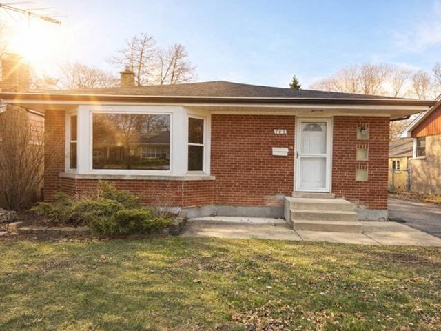 705 S Chestnut Ave, Arlington Heights, IL 60005