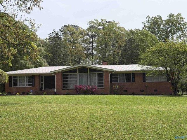705 S River St, Centre, AL 35960