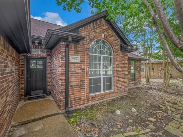 705 Summerglen Dr, College Station, TX 77840