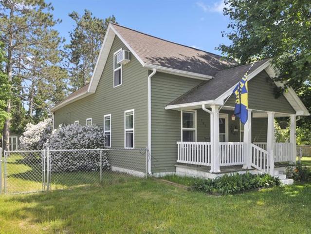 705 Sunnyside Dr, Cadillac, MI 49601