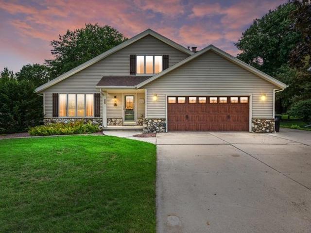 705 Sunset Dr, Hartford, WI 53027