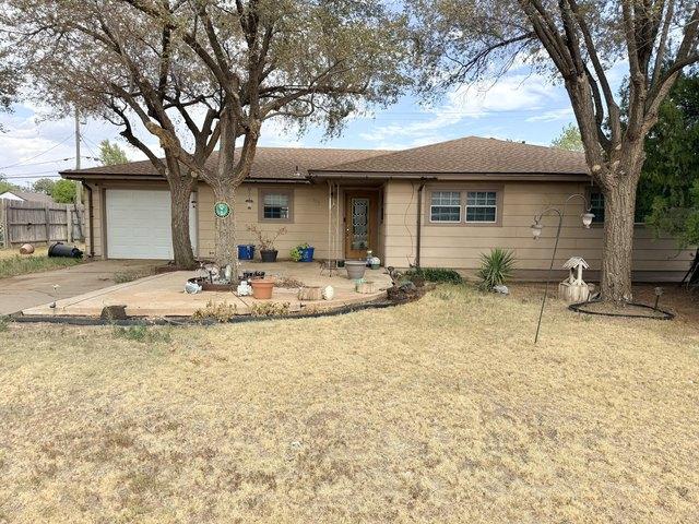 705 SW 2nd St, Lockney, TX 79241