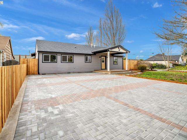 705 sw dennis ave