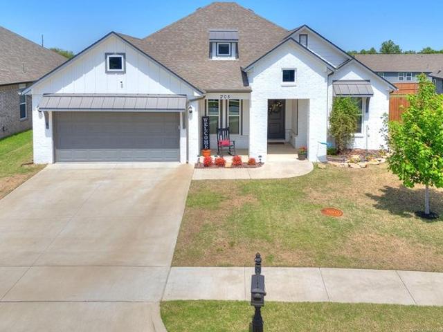 705 W 53rd St, Sand Springs, OK 74063