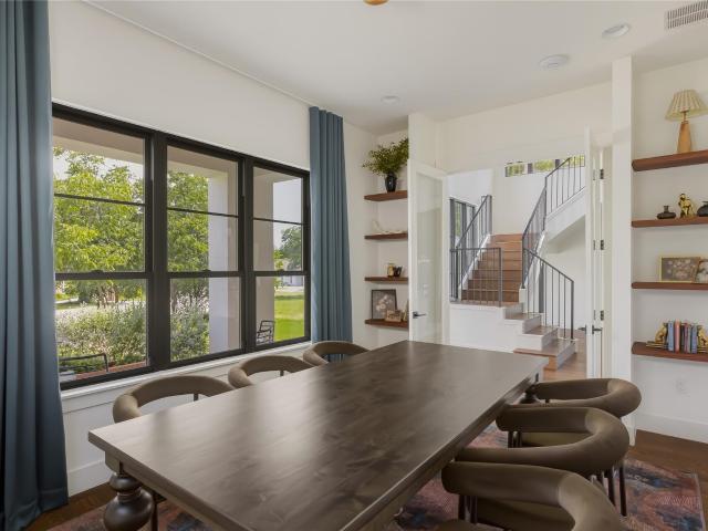 705 W 10th St