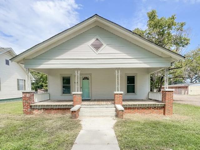 705 W 12th St, Chickamauga, GA 30707