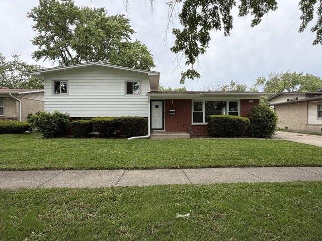 705 W Fitzhenry Ct, Glenwood, IL 60425