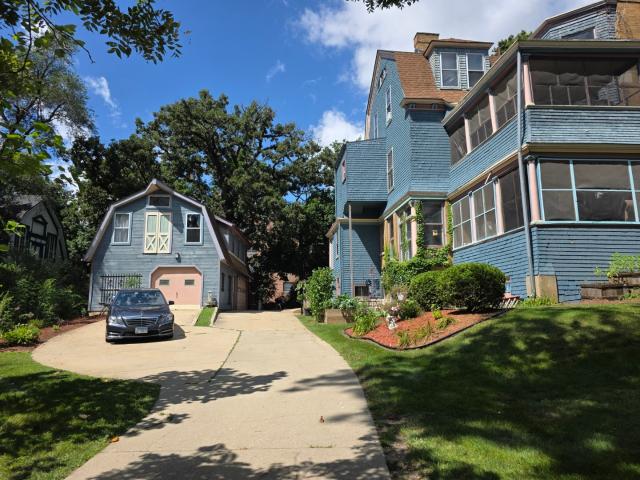 705 W Highland Avenue
