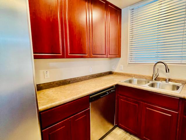 705 w queen creek road # 1107