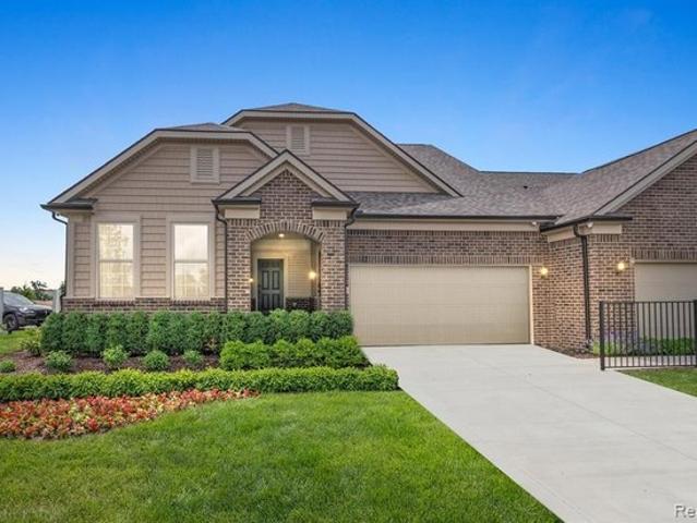 705 W Spaniel Dr, Ann Arbor, MI 48108