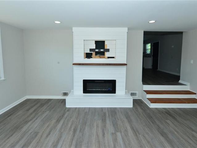 705 Warfield DR