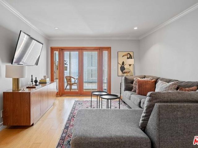 705 Westmount Dr Apt 209, West Hollywood, CA 90069