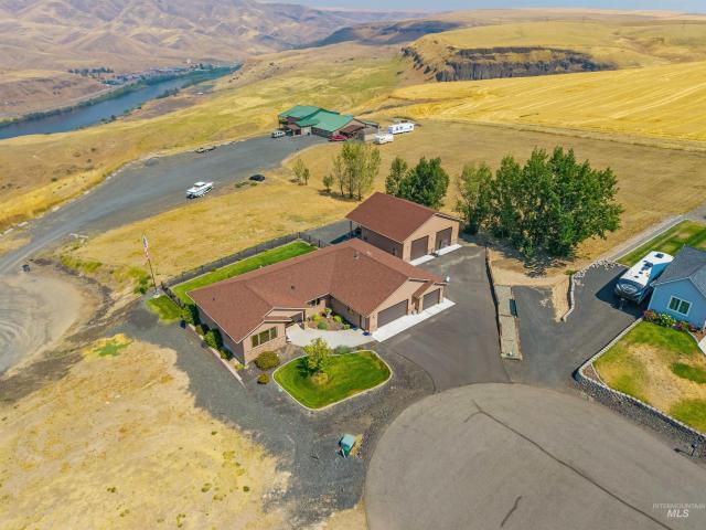 705 Talons Ct