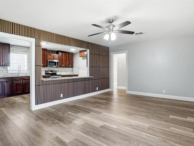 705 Vine St, Euless, TX 76040 | MLS #21216