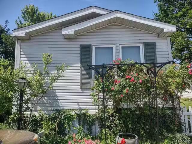 7064 EL PASO BLVD, ROMULUS, MI 48174 Single Family Residence F.