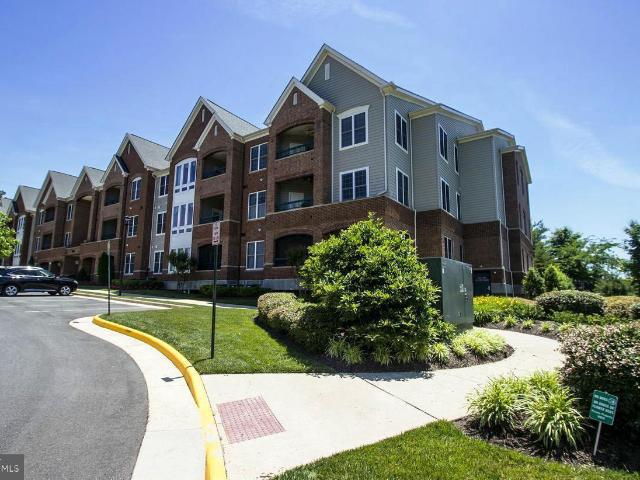 7065 Heritage Hunt Dr, Unit 208, Gainesville, VA 20155 | MLS #VAPW2117 | Compass