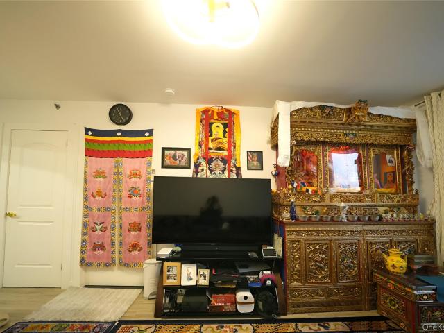 7065 Queens Boulevard 8J