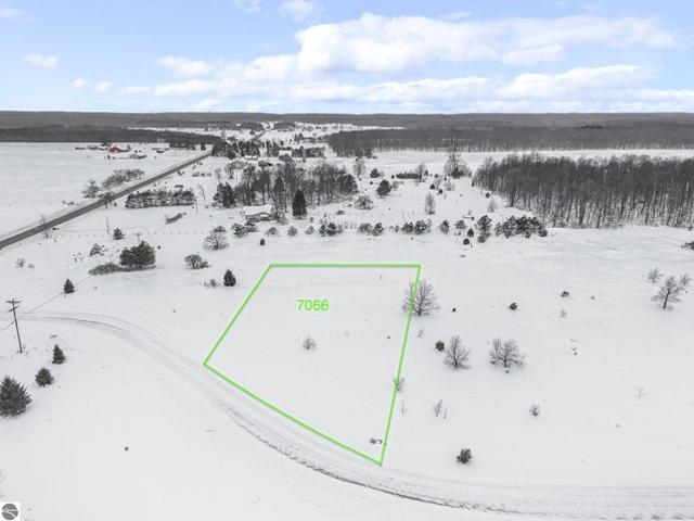 7066 Misty Ln, Lake Ann, MI 49650