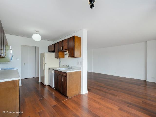 7061 N KEDZIE Avenue # 410