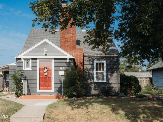 706 6th Ave SE, Jamestown, ND 58401