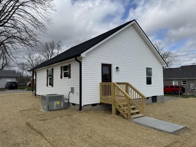706 Courthouse View St
