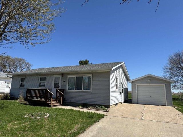 706 Cherry St, Allison, IA 50602