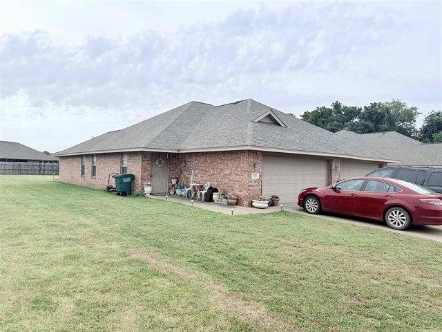 706 and 708 Ne 4th St, Perkins, OK 74059