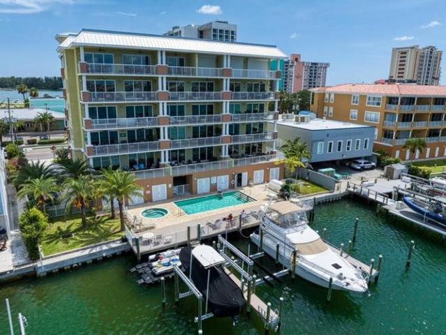 706 Bayway Blvd #202, Clearwater, FL 33767