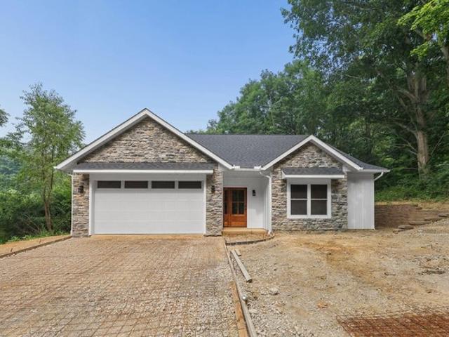 706 Berry Rd, Howard, OH 43028