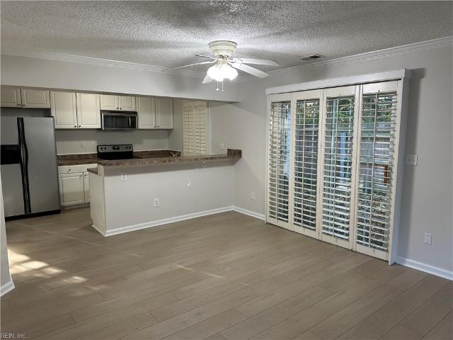 706 Gemstone LN