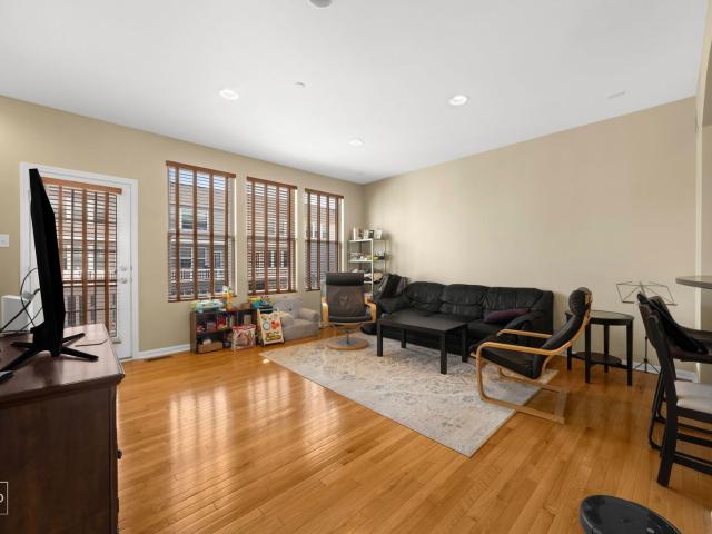 706 E Wing Street