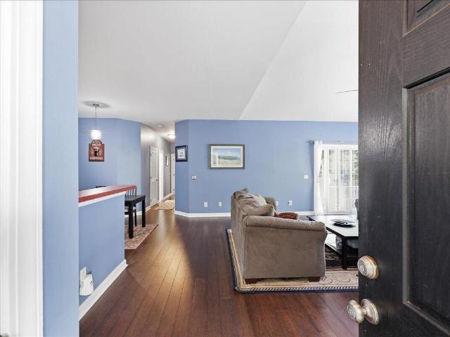 706 E Marymont Lane