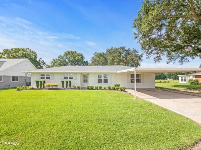 706 E St, Rayne, LA 70578