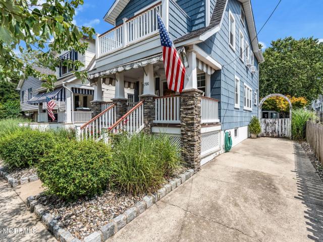 706 E Street