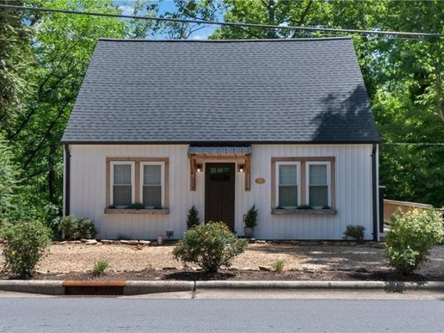 706 Elk Spur St, Elkin, NC 28621