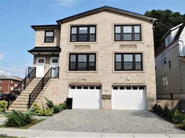706 Elm St, 3 beds, 2 full baths