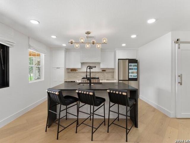 706 Kenilworth