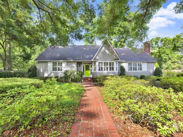 706 Holly Dr, Fairhope, AL 36532
