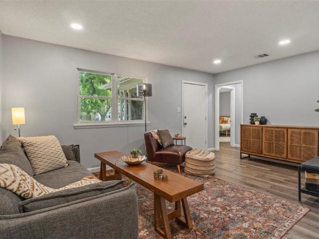 706 Henslee Drive