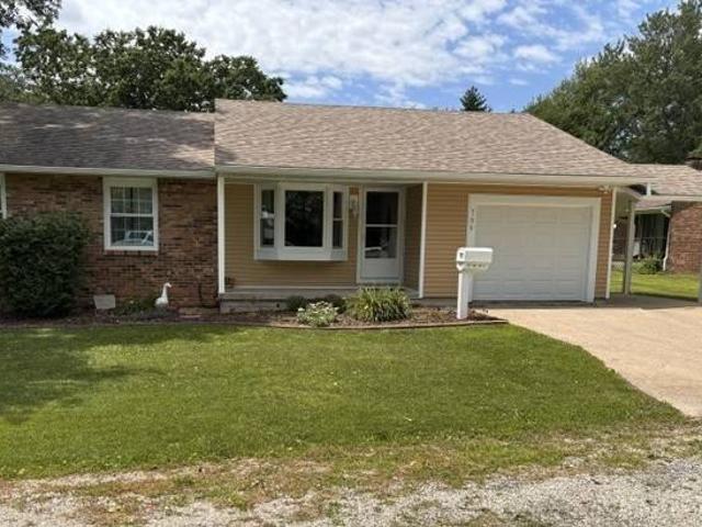 706 Oak Dr, Oblong, IL 62449