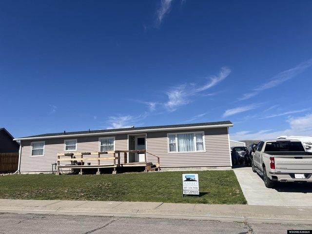 706 Olive Cir, Rawlins, WY 82301