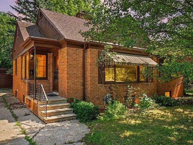 706 Loessel Ct, Bay City, MI 48706