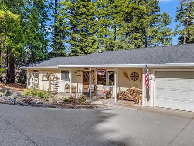 706 Lake Ridge Rd, Lake Almanor, CA 96137