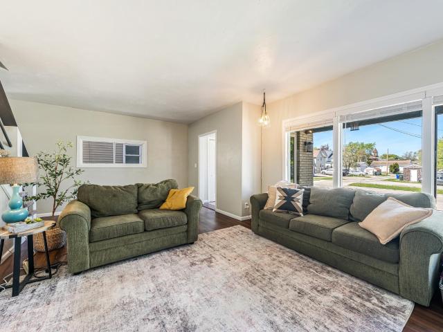 706 metoxen avenue