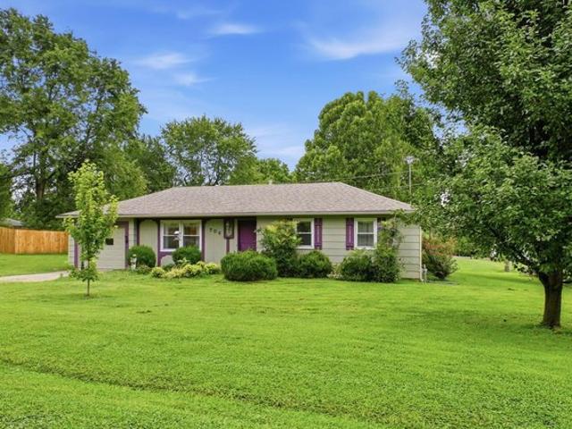 706 N Ward St, Stockton, MO 65785